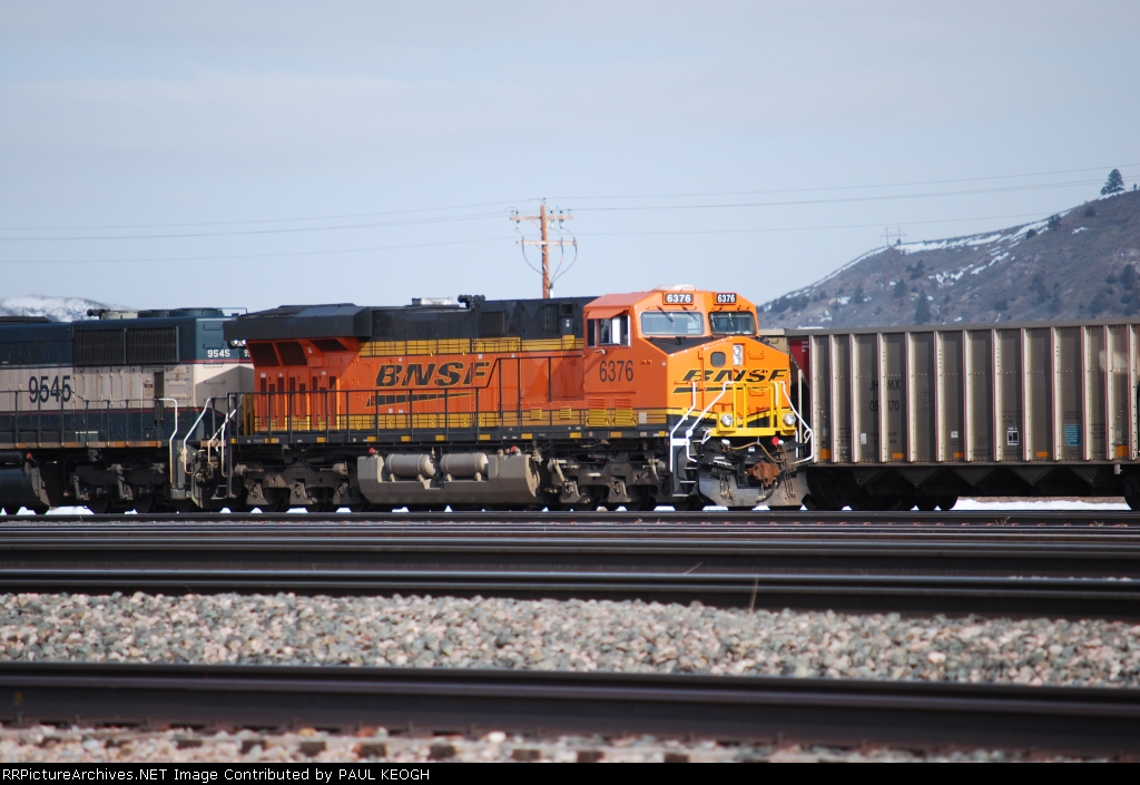 After passing me BNSF Dispatch put BNSF 6376 into the Donkey Creek yard ...